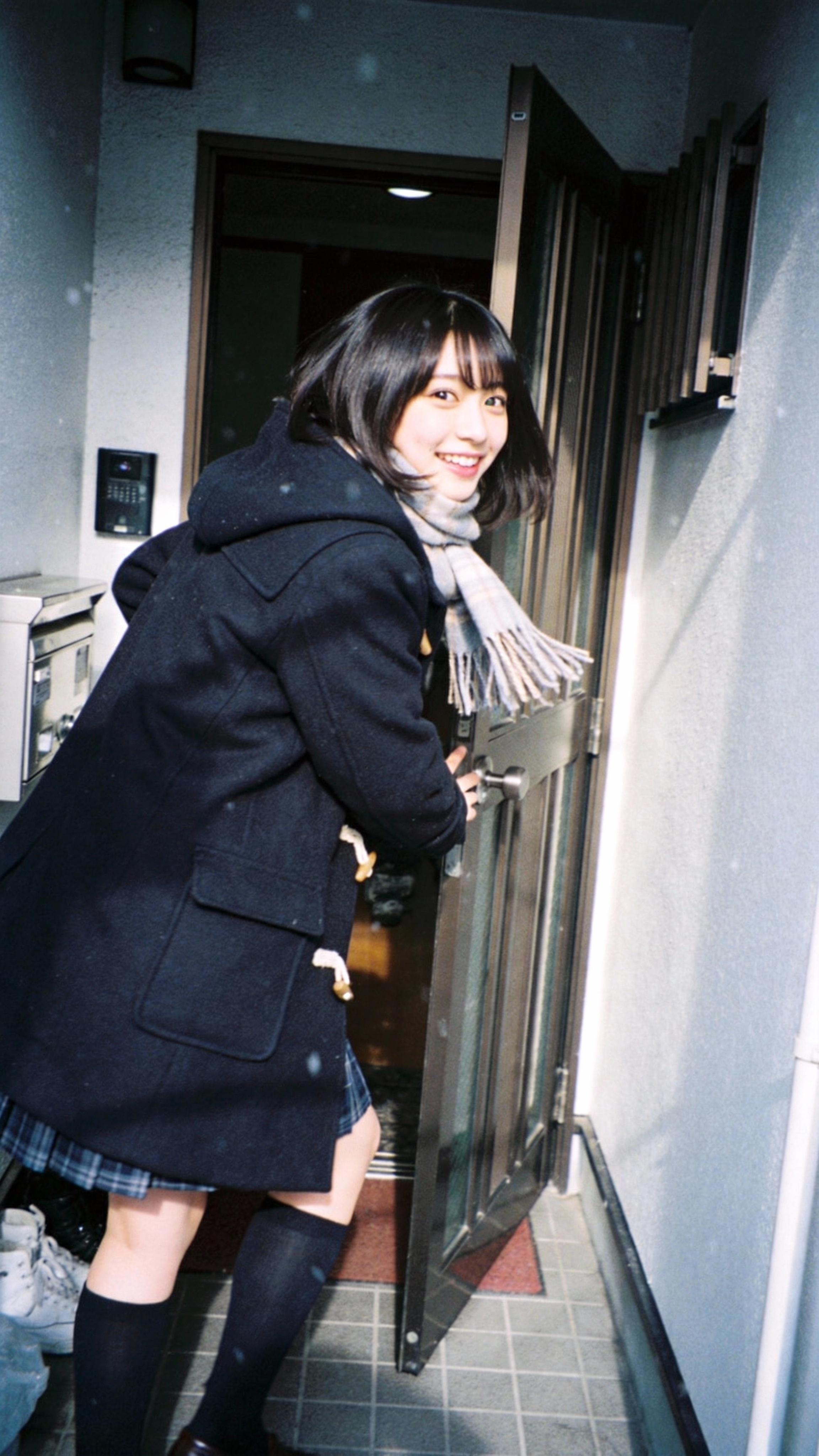 Take My Hand, Winter Awaits | chichi-pui（ちちぷい）AIグラビア・AIフォト専用の投稿＆生成サイト